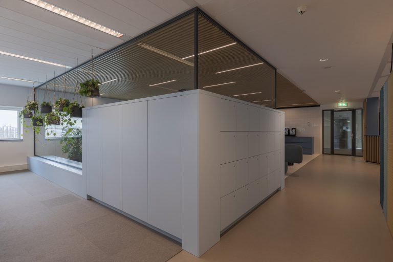 Qelp Amsterdam - houten systeemplafond - Wemes Projecten B.V.